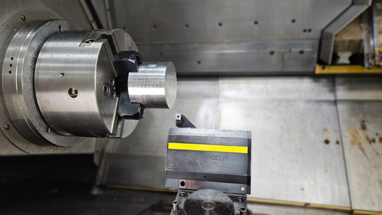 VibroCut Oscillation-assisted turning